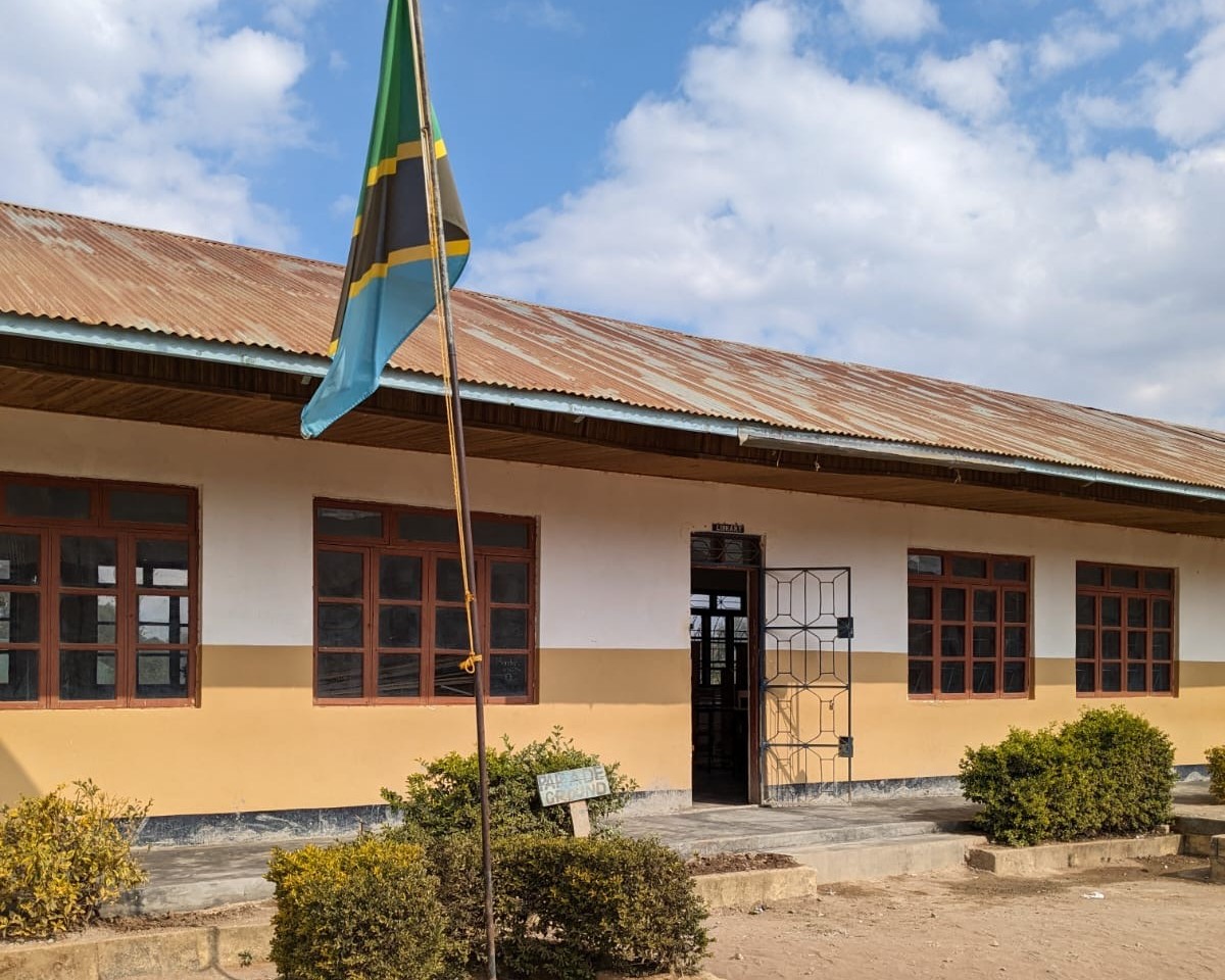 New secondary school library in Tanzania – Libraries for the World